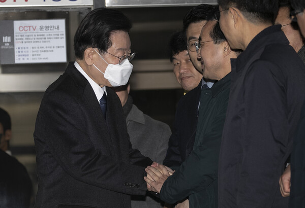 이재명 기소할 것 명백 법정서 진실 가려질 것… 조사 시작 12시간 만에 귀가