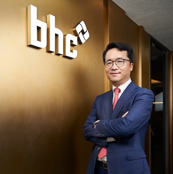 ‘치킨 업계 1위’ 이끈 bhc 박현종·임금옥 해임···왜?