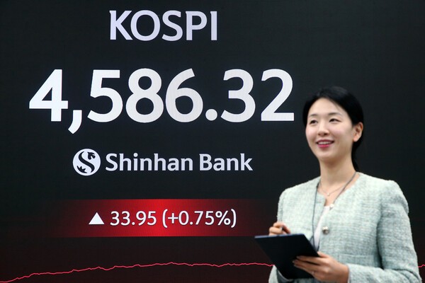 코스피 4586.32···환율은 1457.6원
